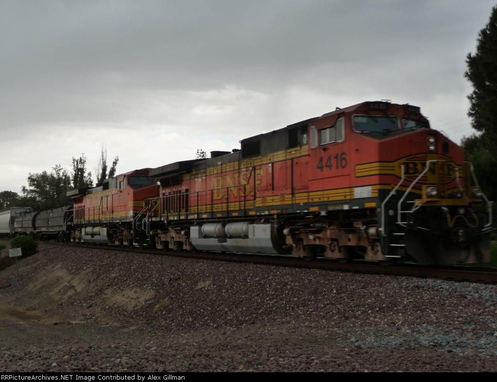 BNSF 4416 Westbound